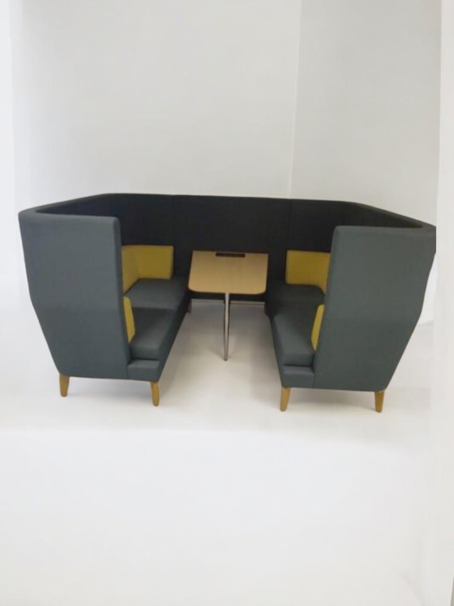 Canapé Lyndon Design Entente 4 Places - Espace de Collaboration Élégant ...