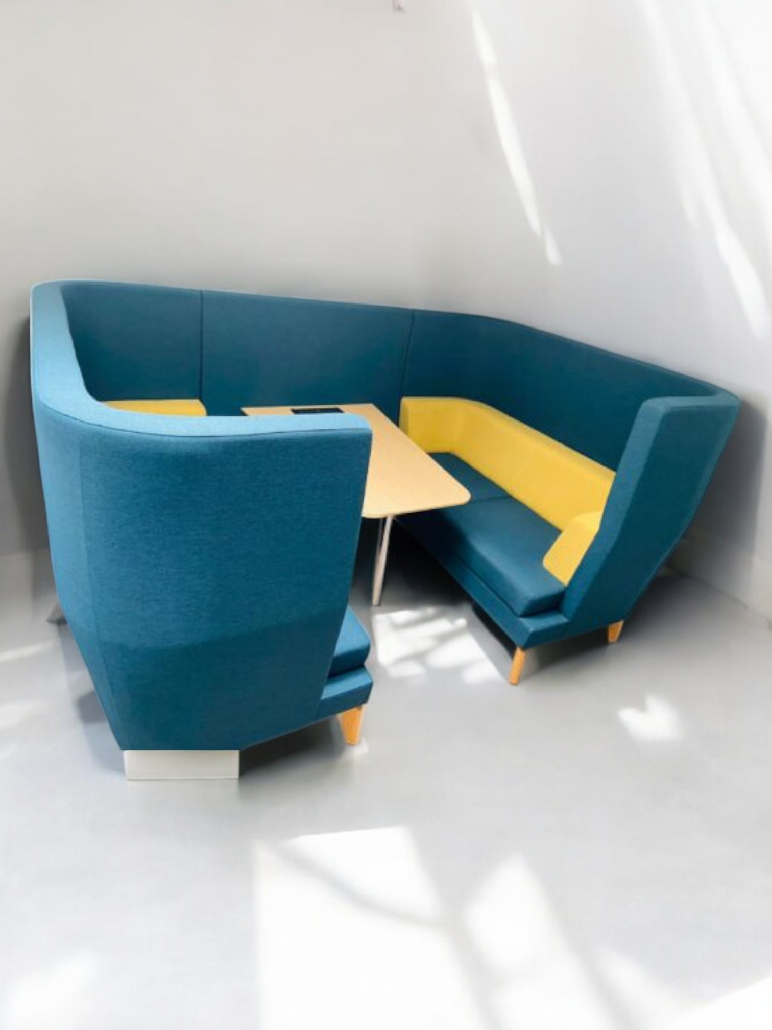 Canapé Lyndon Design Entente 4 Places - Espace de Collaboration Élégant ...