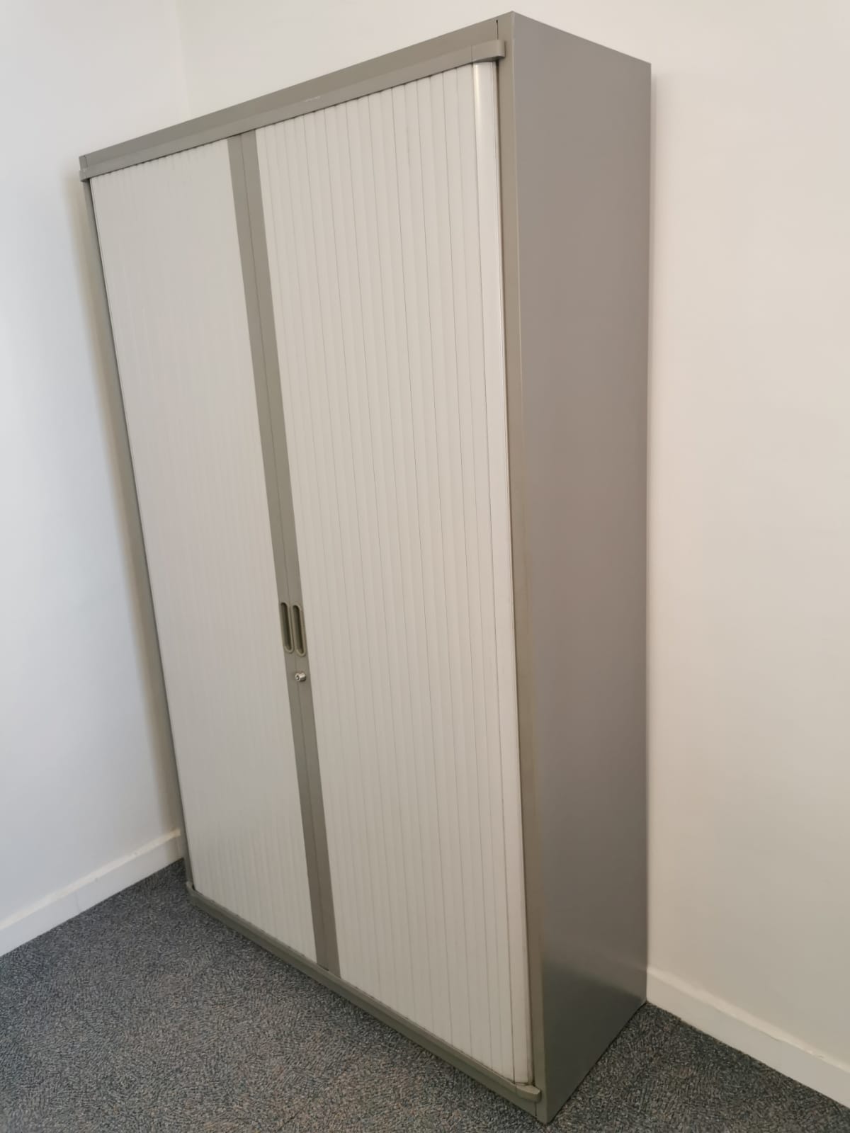 Armoire haute Steelcase bi-color grise 120x200cm - Mobilier Bureau Pro