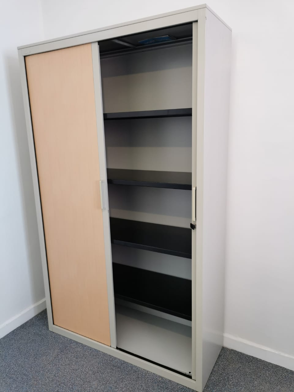 Armoire haute Steelcase beige gris 120x200cm clé. - Mobilier Bureau Pro