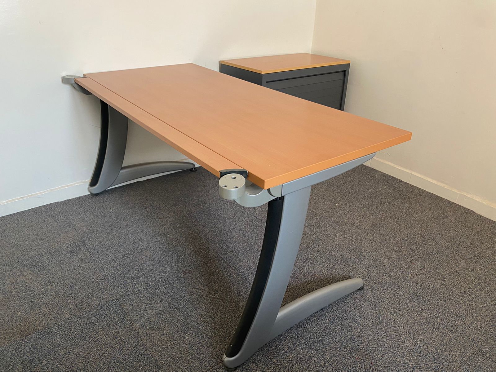 Ensemble bureau Steelcase & armoire promo - Mobilier Bureau Pro