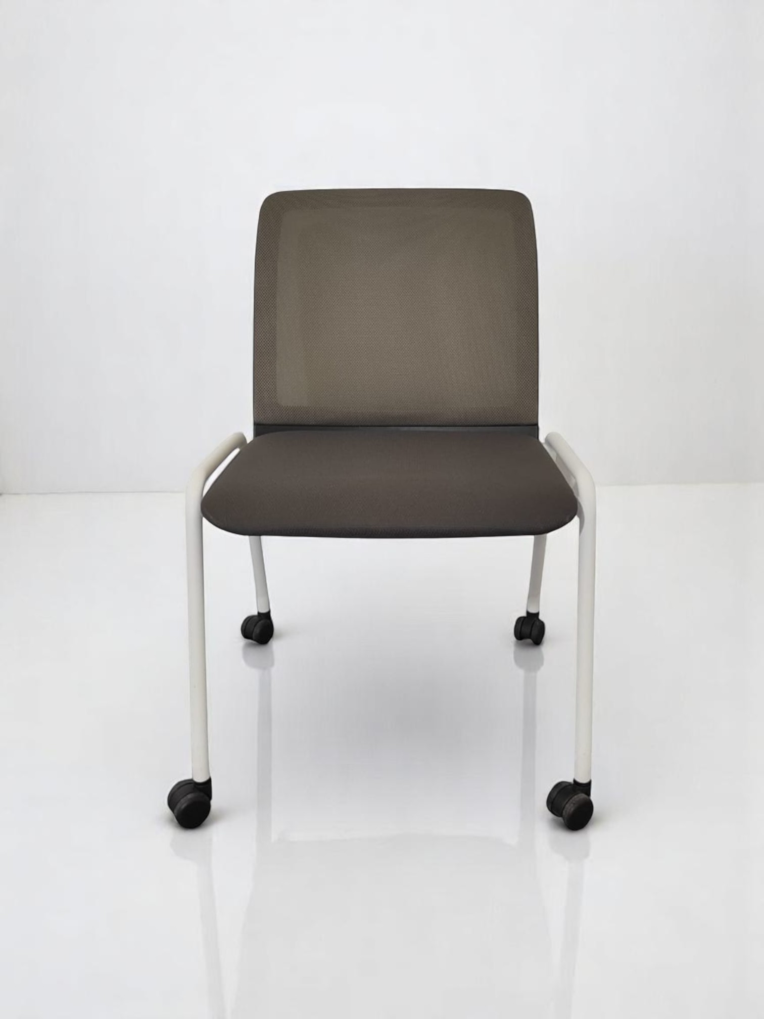 Chaise visiteur Haworth avec roulette résille - Mobilier Bureau Pro