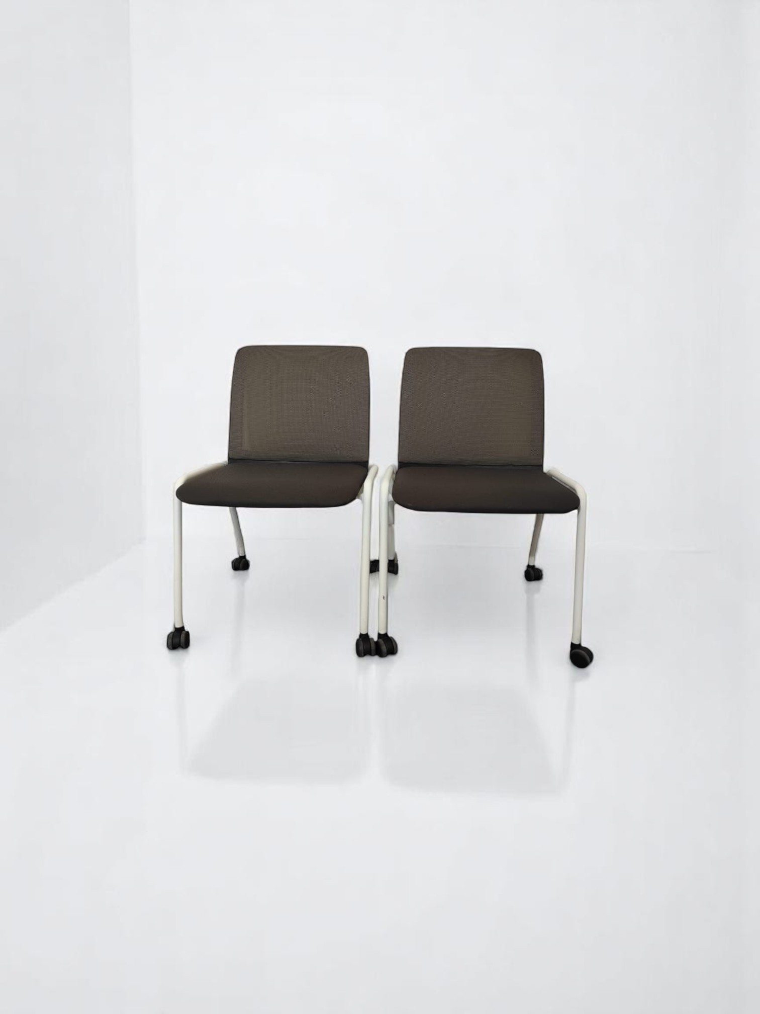 Chaise visiteur Haworth avec roulette résille - Mobilier Bureau Pro