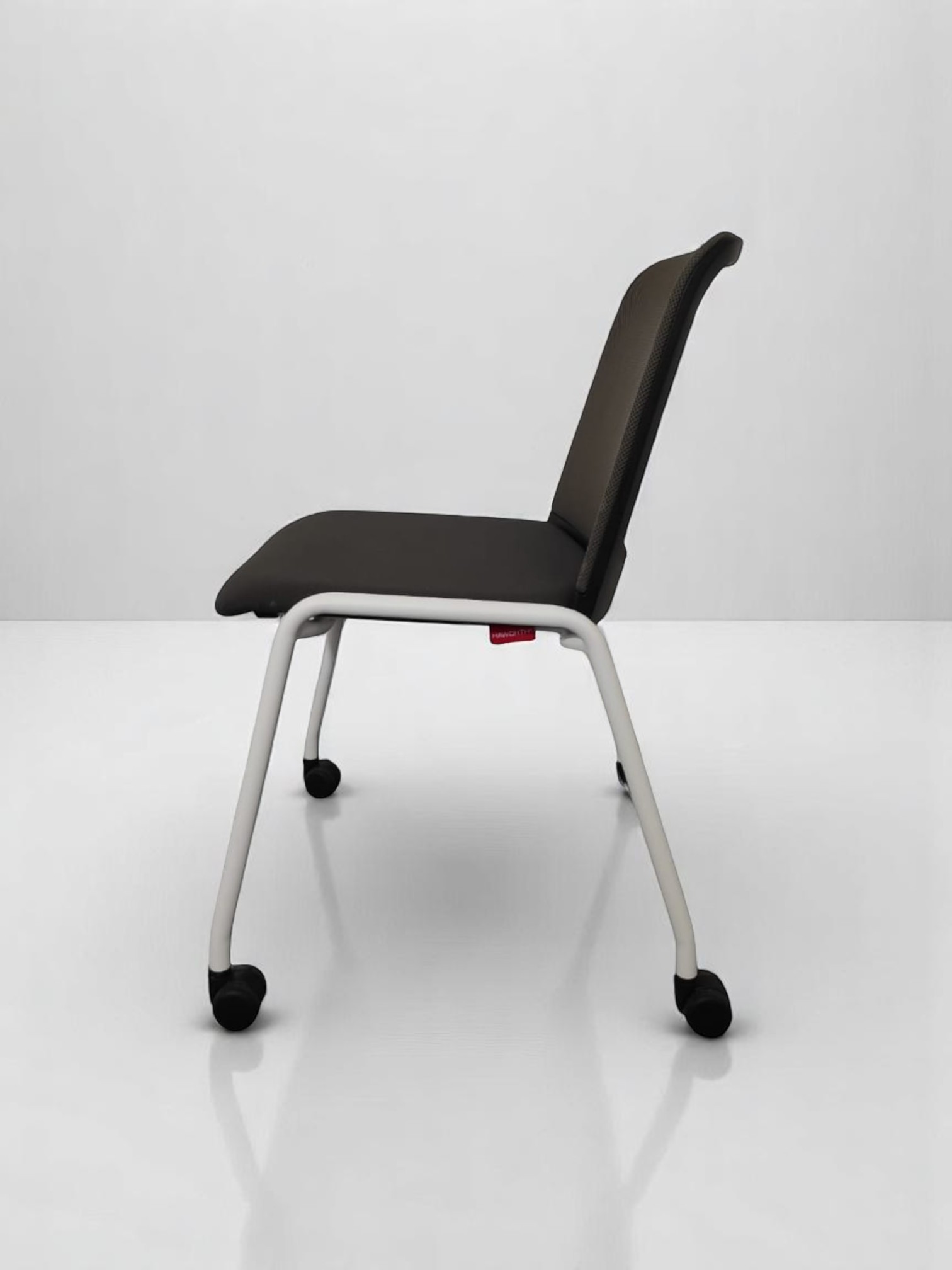 Chaise visiteur Haworth avec roulette résille - Mobilier Bureau Pro