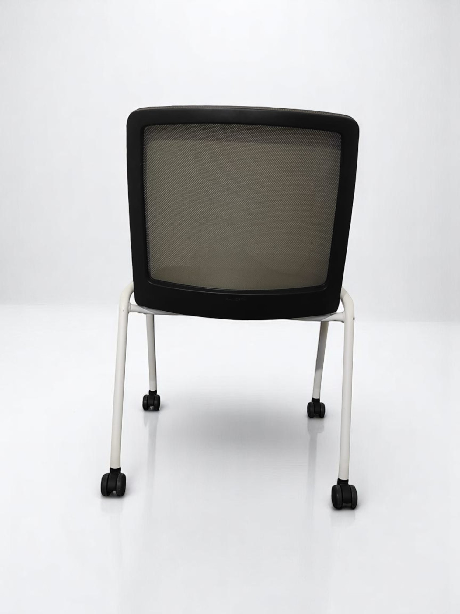 Chaise visiteur Haworth avec roulette résille - Mobilier Bureau Pro