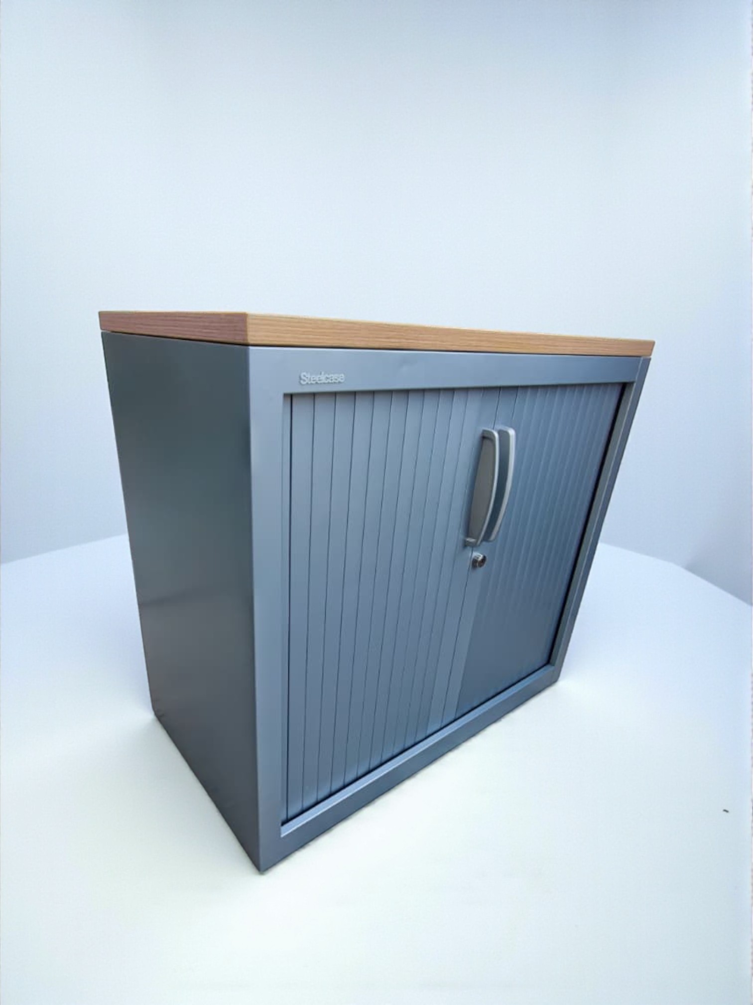 Armoire basse Steelcase gris finition top bois 80x74cm - Mobilier ...